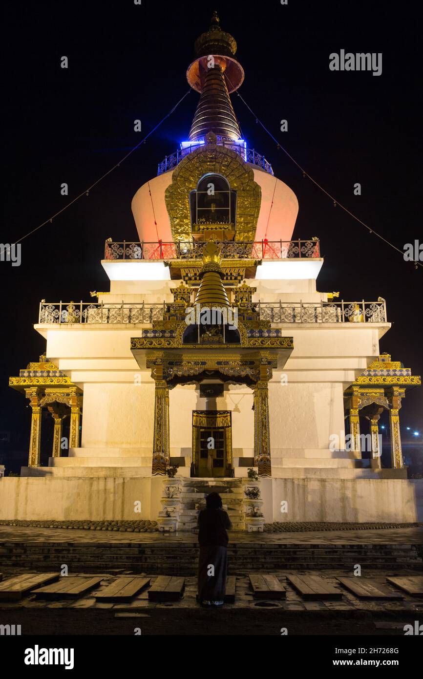 The Tibetan-style stupa of the National Memorial Chorten in Thimphu ...