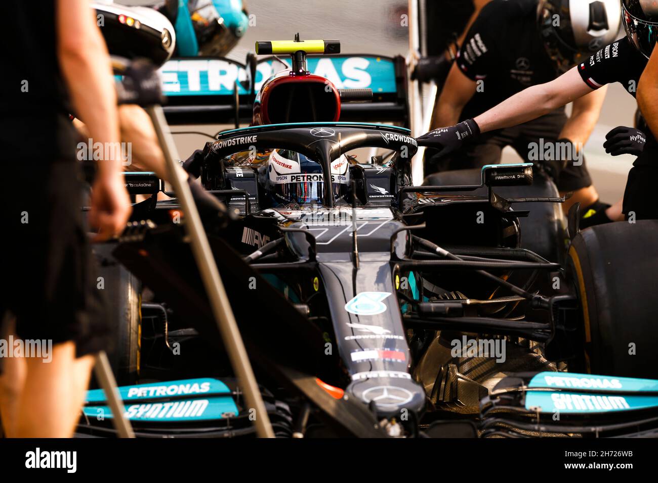 77 BOTTAS Valtteri (fin), Mercedes AMG F1 GP W12 E Performance, action pitstop during the ...