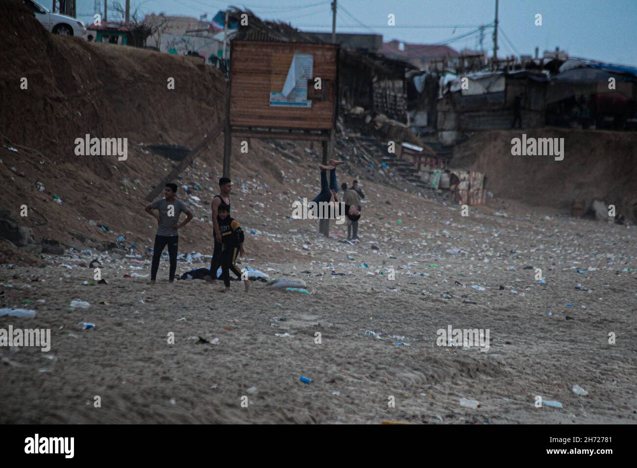 Daily life in Gaza - Palestinians enjoy at the beach of Gaza City ...