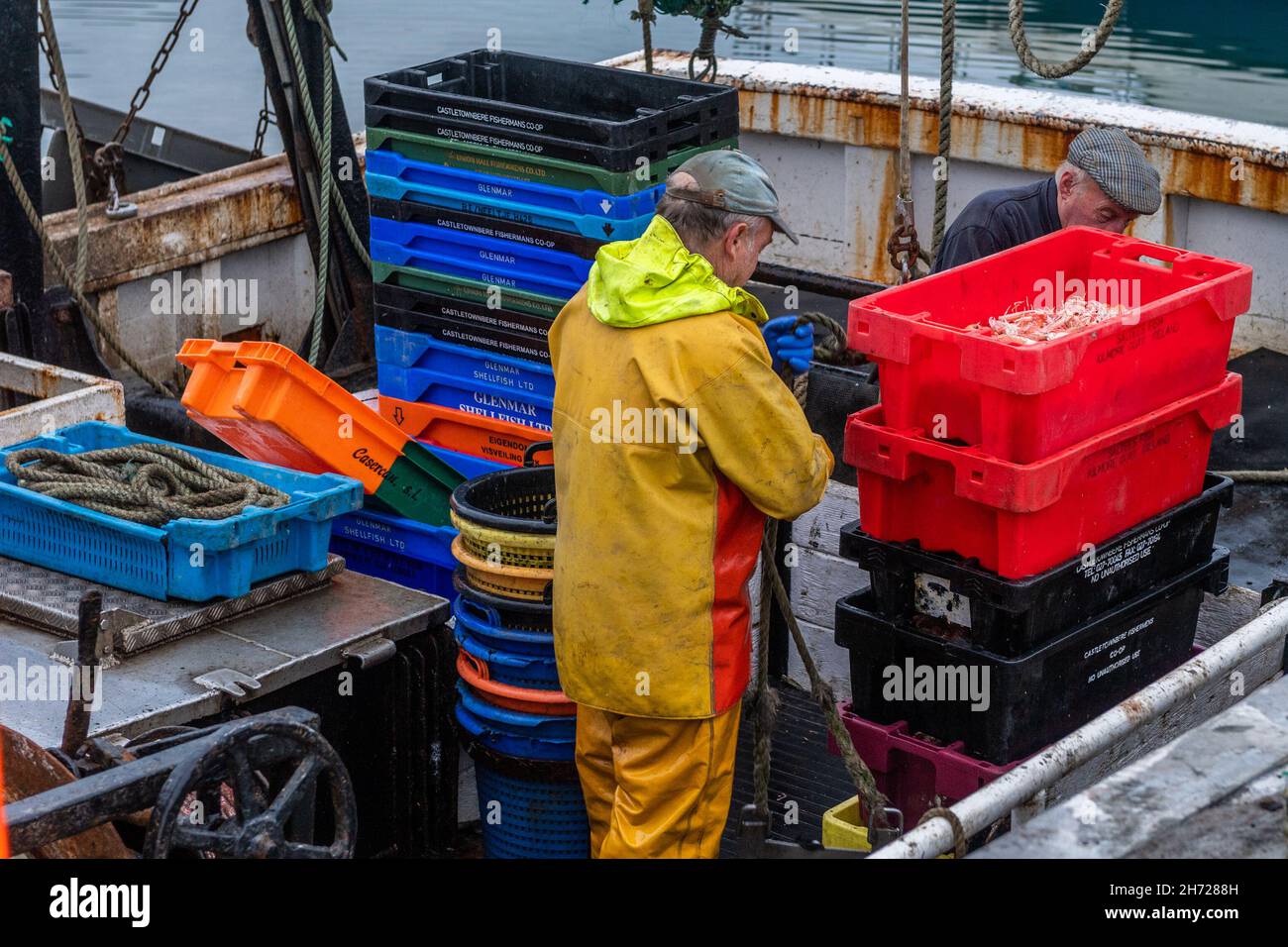 Union Hall, West Cork, Ireland. 19th Nov, 2021. Fishermen land their ...