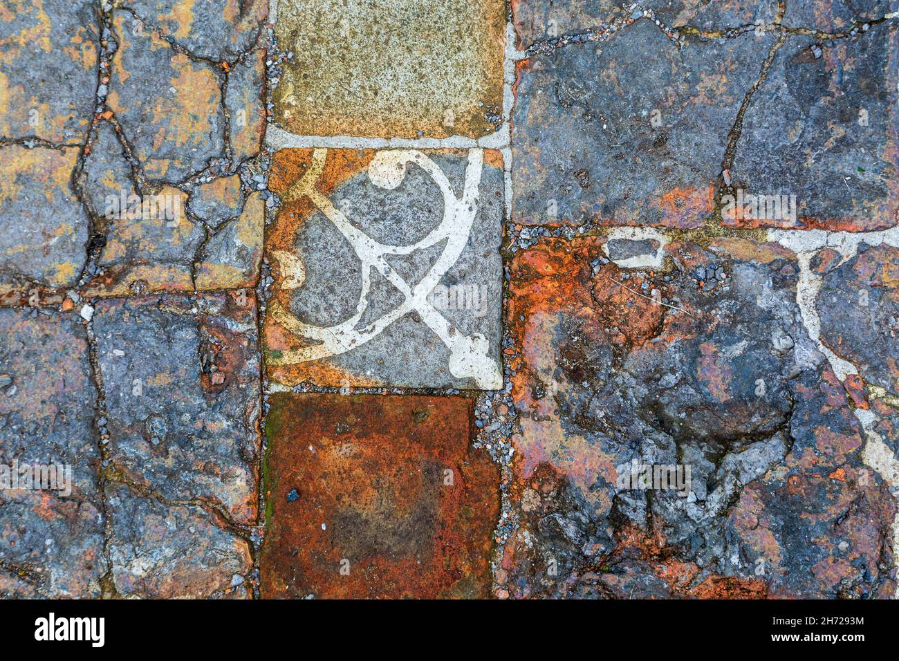 Medieval floor tile hi-res stock photography and images - Alamy