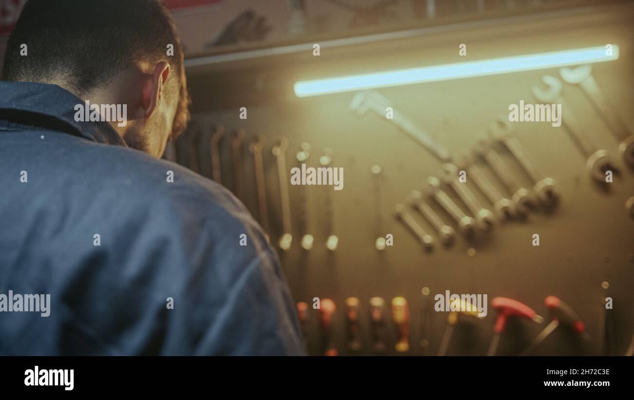 Man standing up from bench hi-res stock photography and images - Alamy