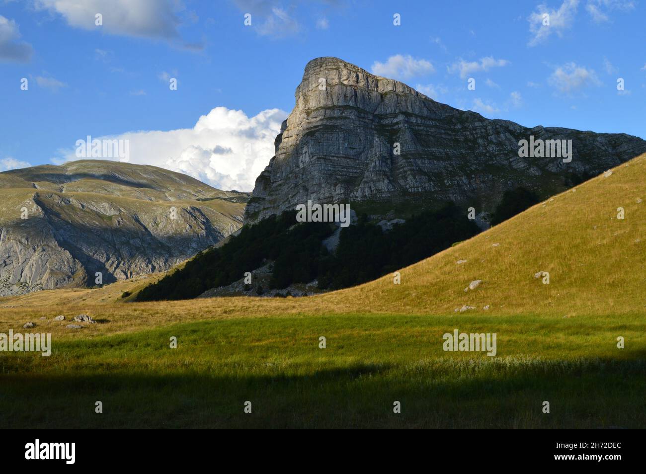 Hiking on Volujak mountain, Great Vlasulja peak, Bosnia Stock Photo - Alamy