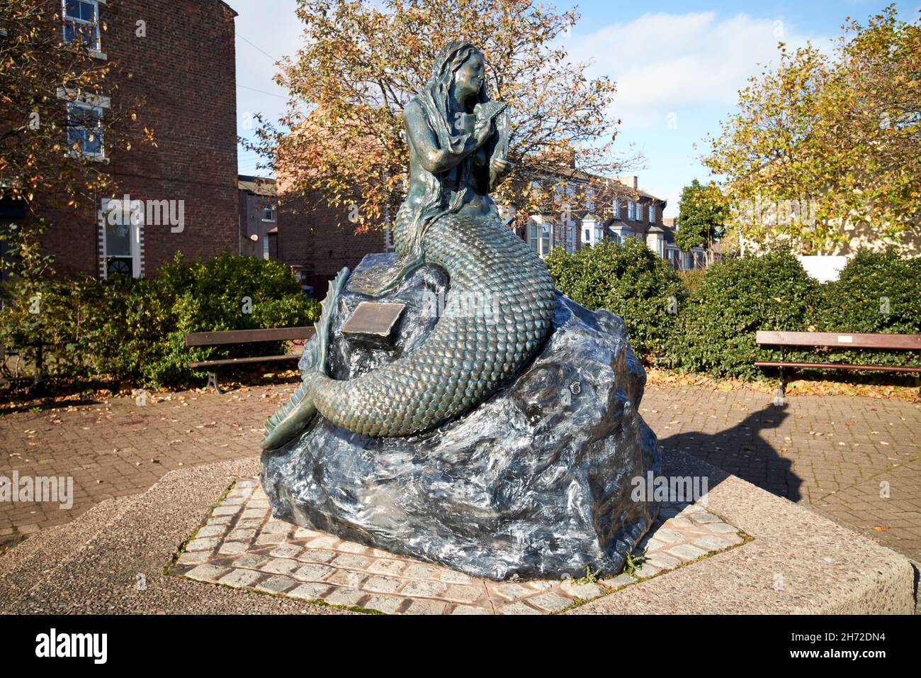Mermaid sculpture hi-res stock photography and images - Alamy
