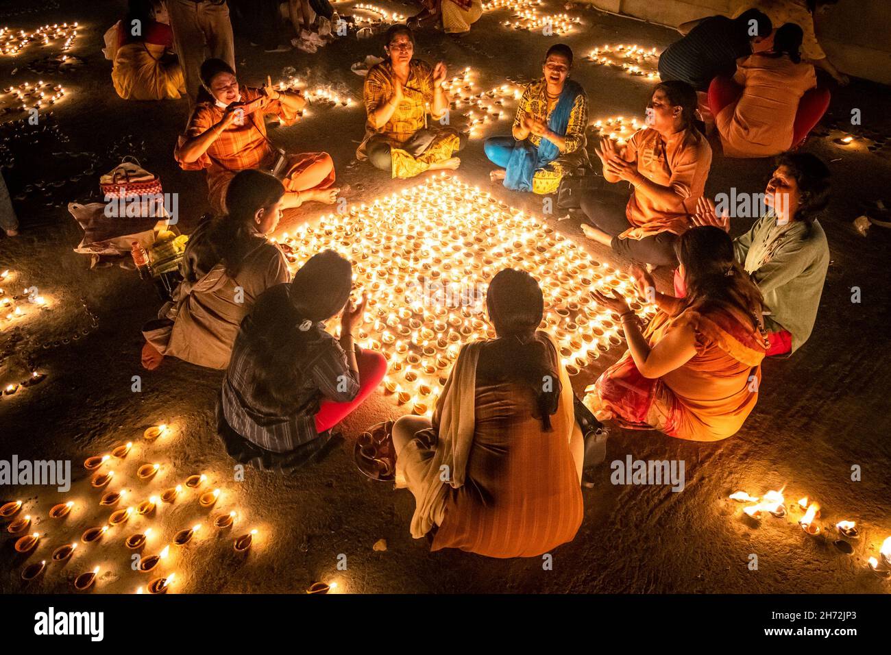 Diwali lighting diyas hi-res stock photography and images - Alamy