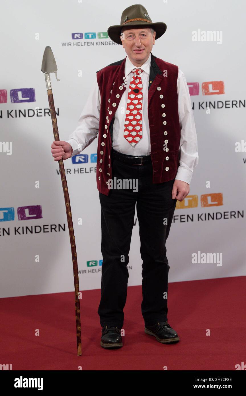 Hurth, Germany. 19th Nov, 2021. 19 November 2021, North Rhine ...