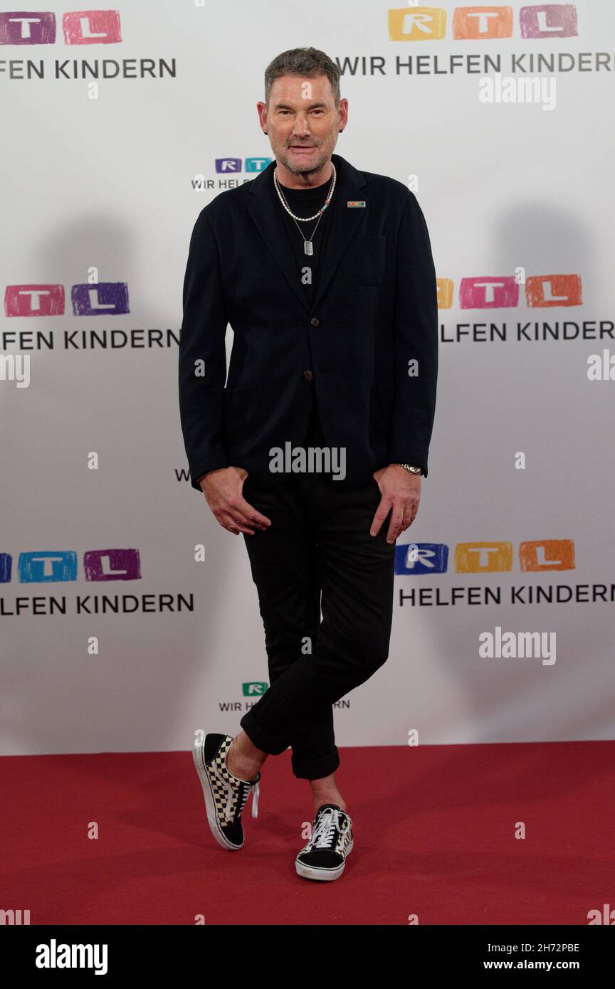 Hurth, Germany. 19th Nov, 2021. 19 November 2021, North Rhine ...