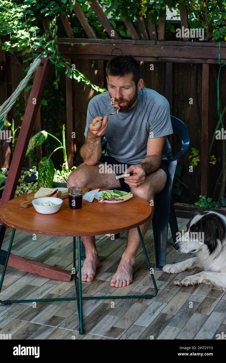 young man eating breakfast Stock Photo - Alamy