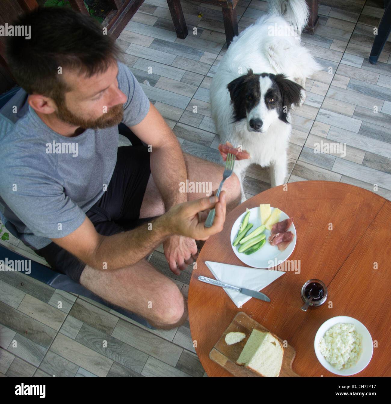 young man eating breakfast Stock Photo - Alamy