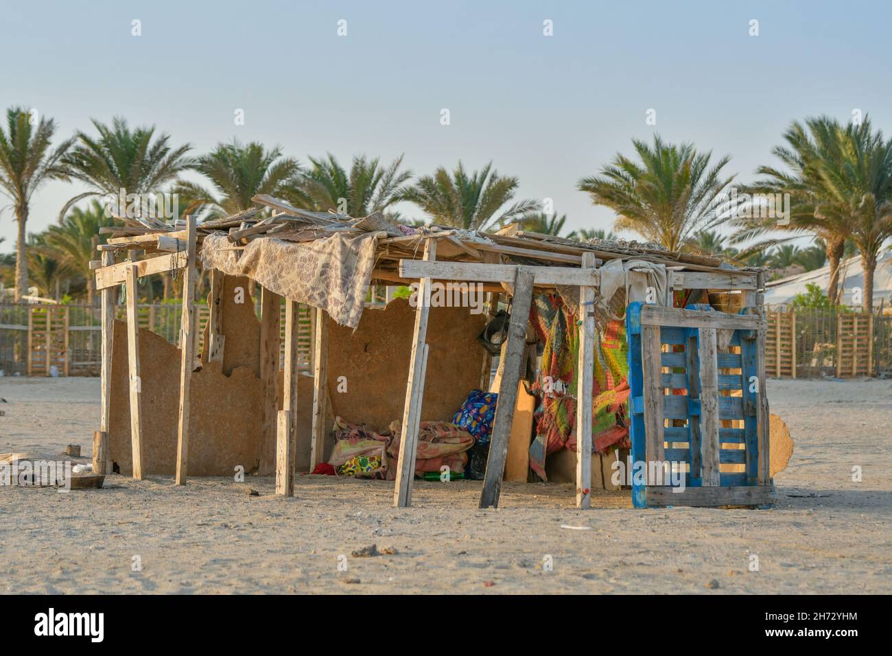 House on the desert hi-res stock photography and images - Alamy
