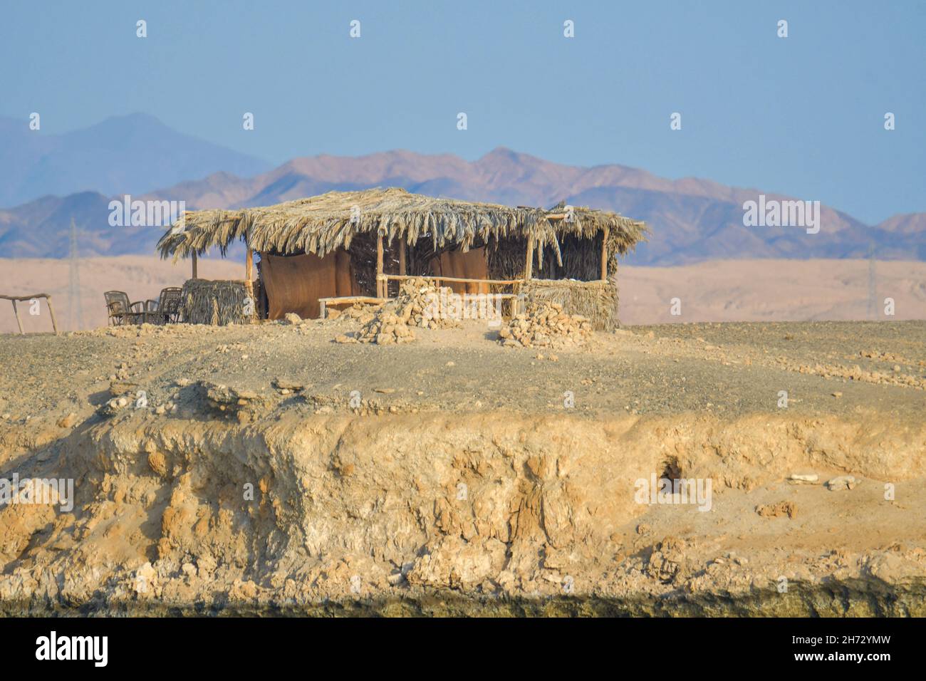 House on the desert hi-res stock photography and images - Alamy