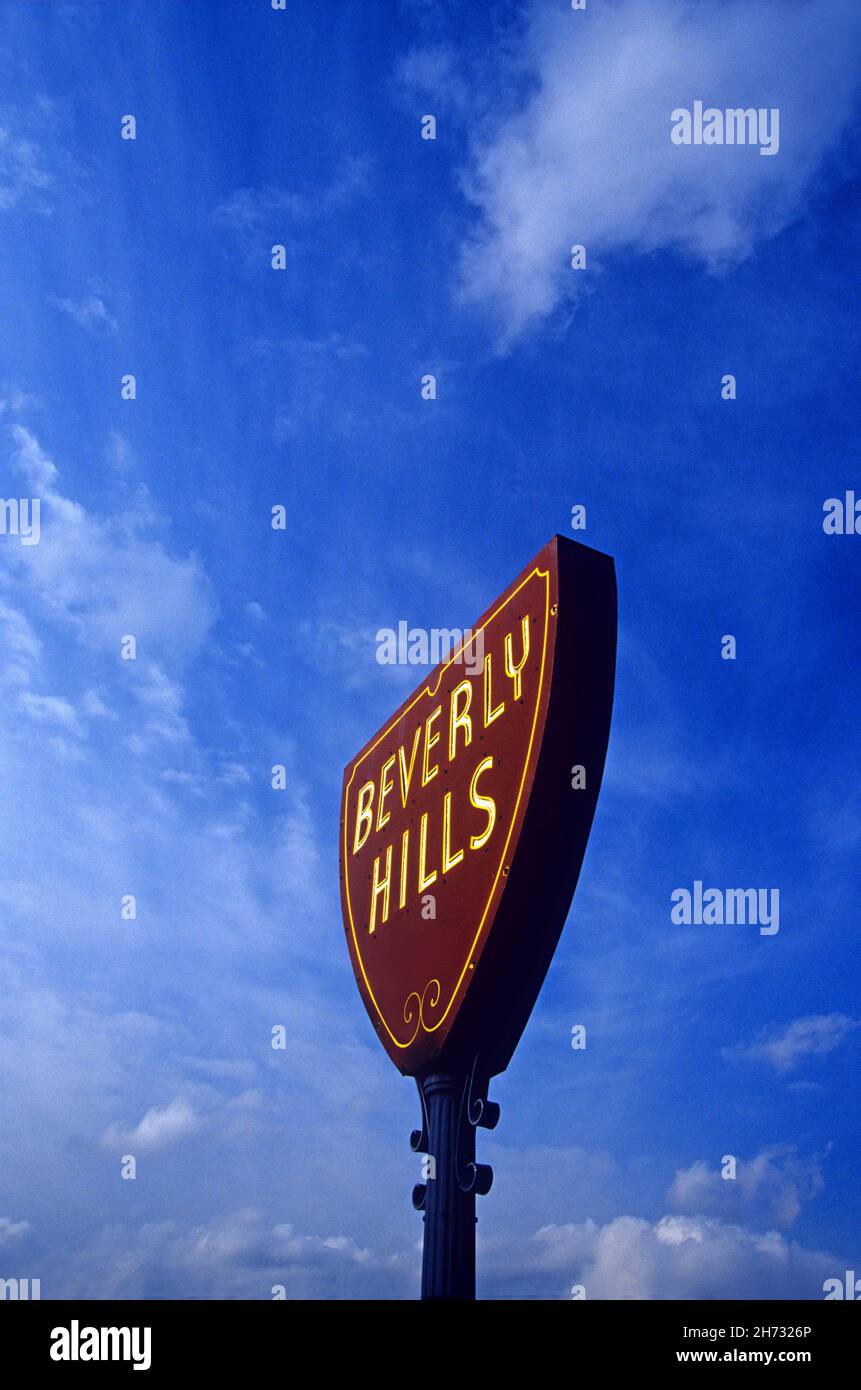 Road sign at the boundary of Beverly Hills, CA Stock Photo - Alamy
