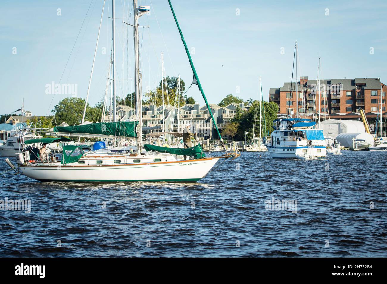Sail boats ready to sail at Annapolis City Dock (Ego Alley) in ...