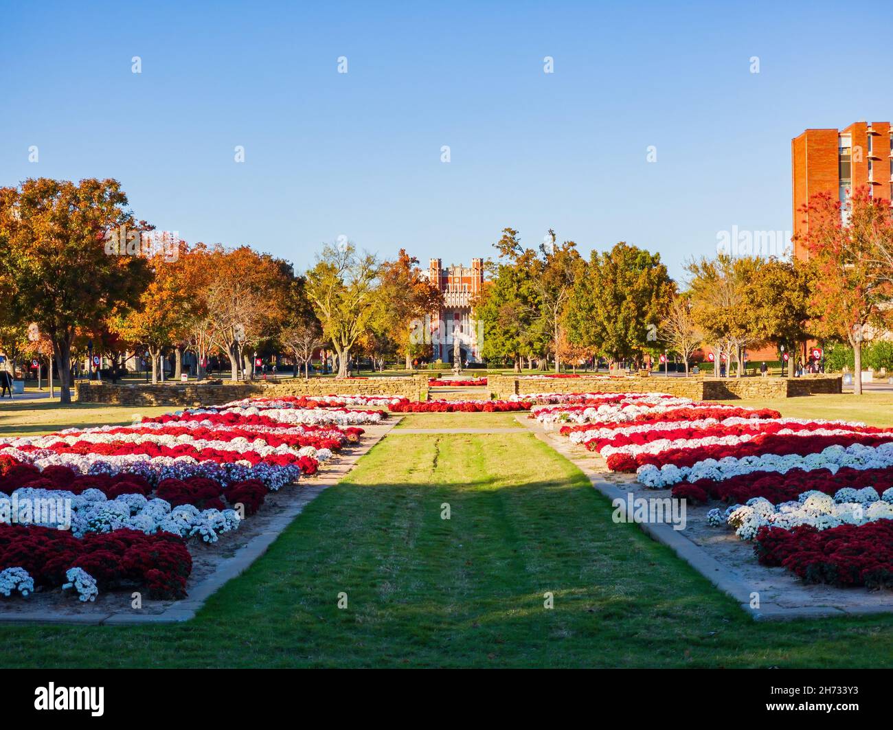 Exterior view of the Bizzell Memorial Library at Oklahoma Stock Photo ...