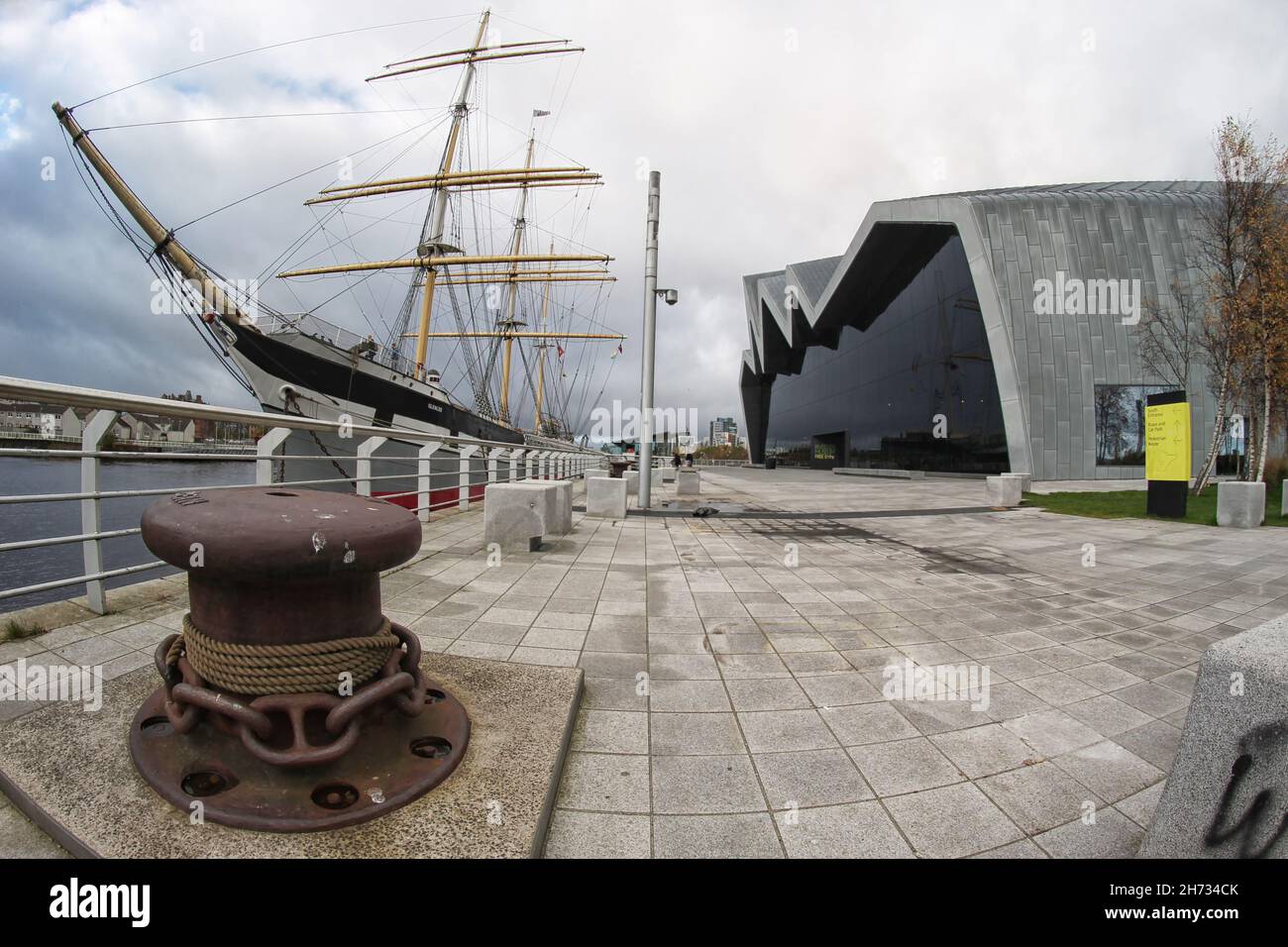 Riverside relections hi-res stock photography and images - Alamy