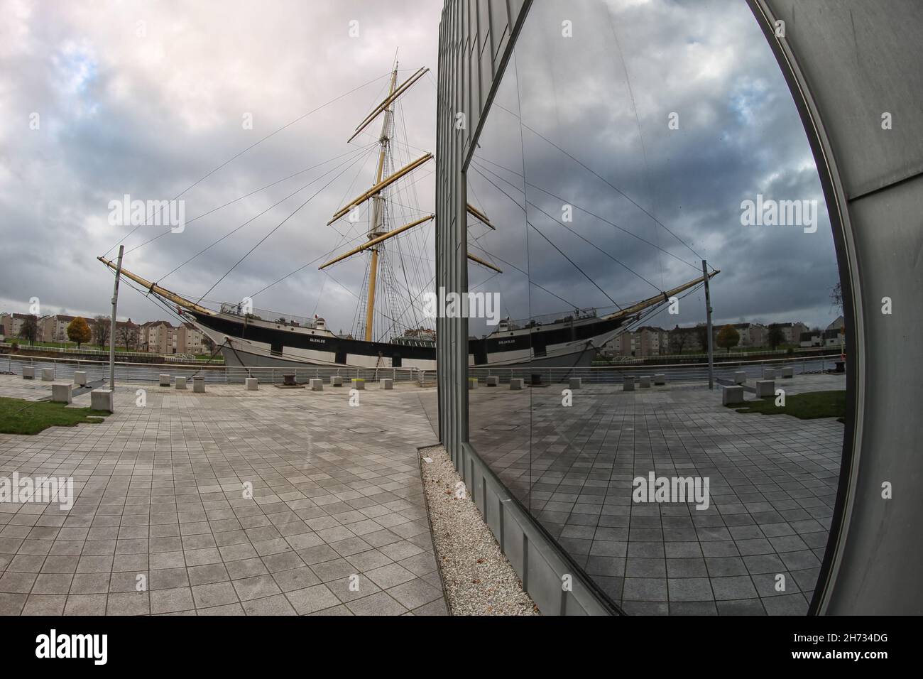 Riverside relections hi-res stock photography and images - Alamy