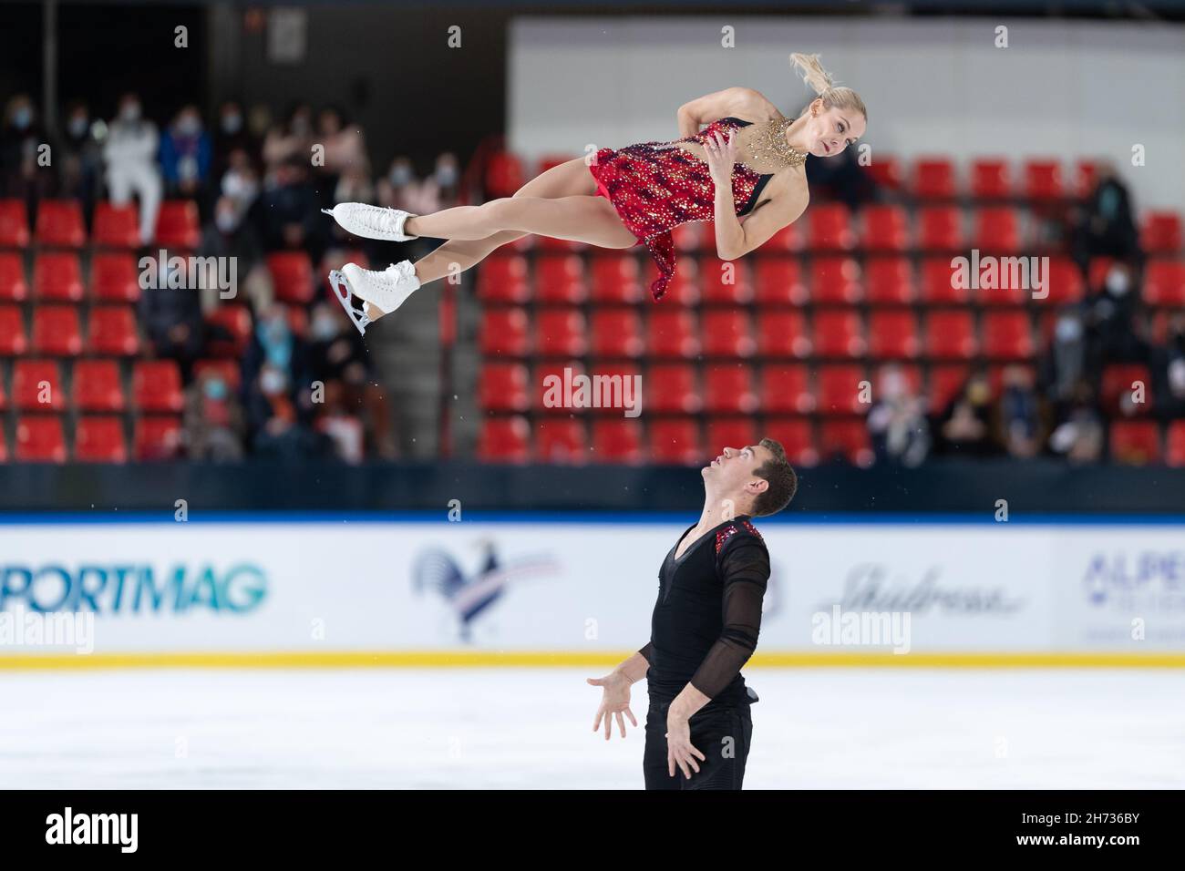 Grenoble, France. 19th Nov, 2021. Alexa Knierim and Brandon Frazier ...