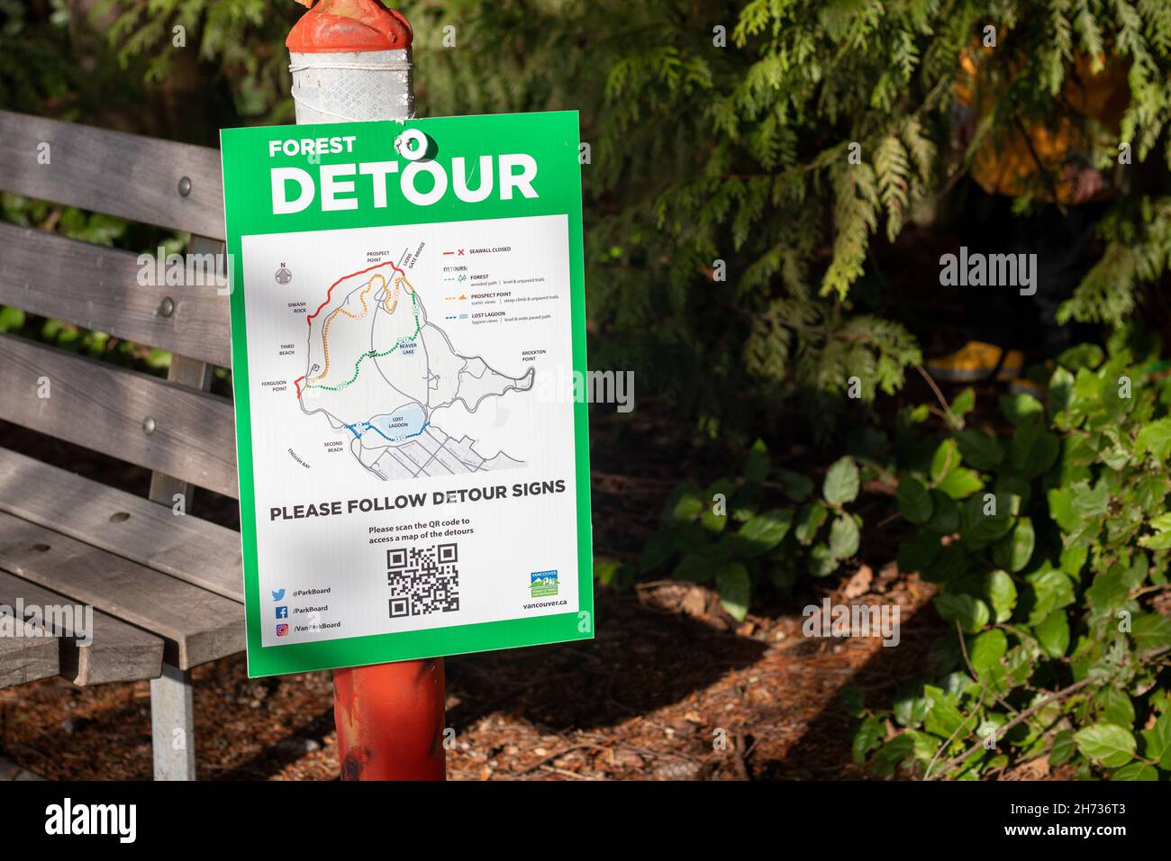 Pathway closed sign hi-res stock photography and images - Alamy