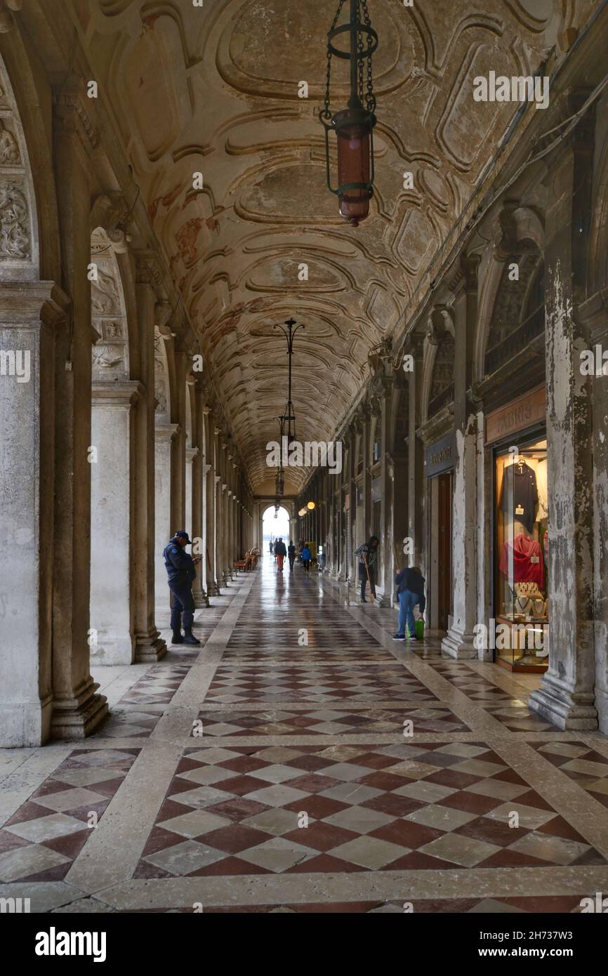 Colonnade arcade hi-res stock photography and images - Alamy