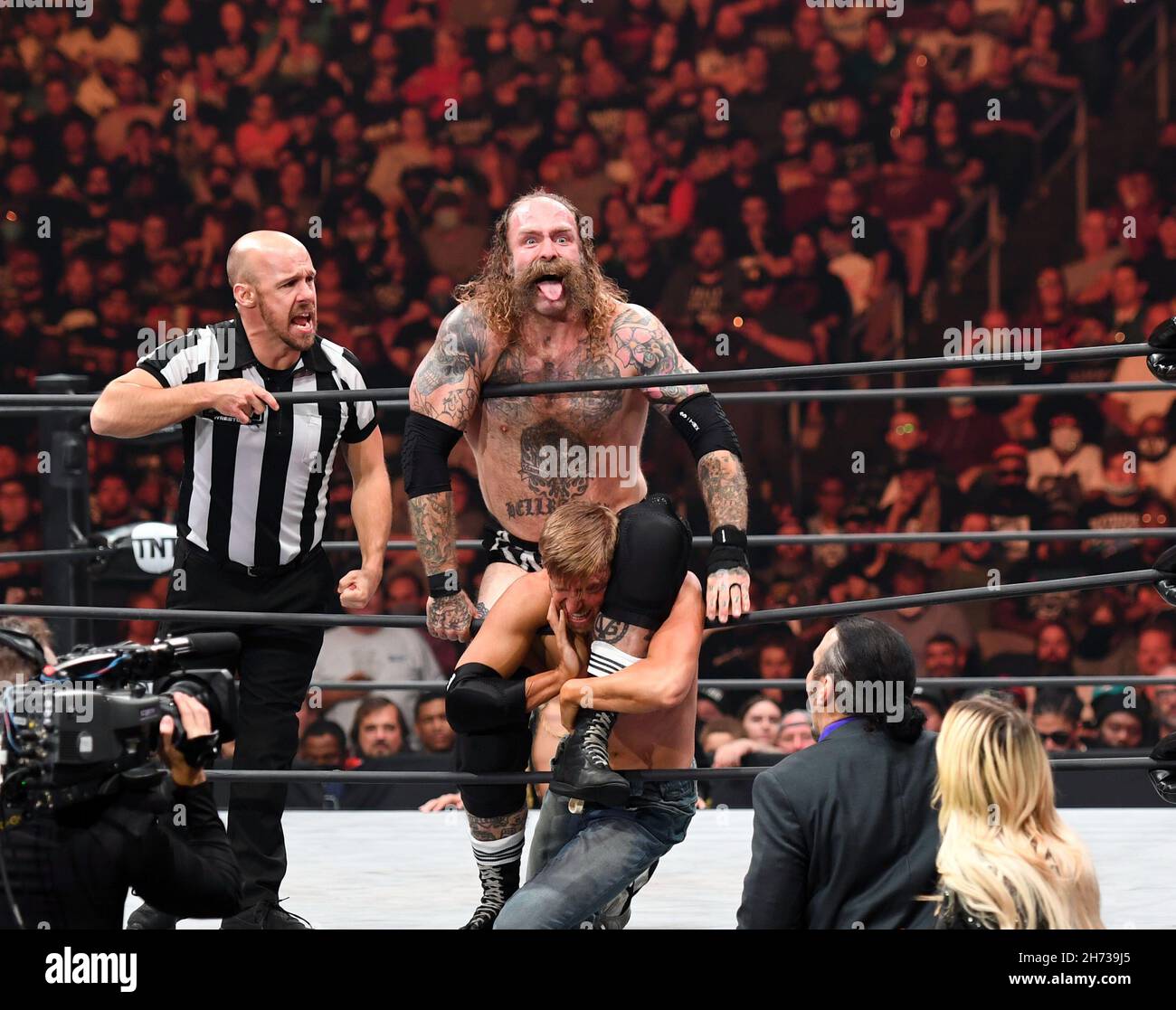 Norfolk, Virginia, USA. 17th Nov, 2021. All Elite Wrestling brings the ...