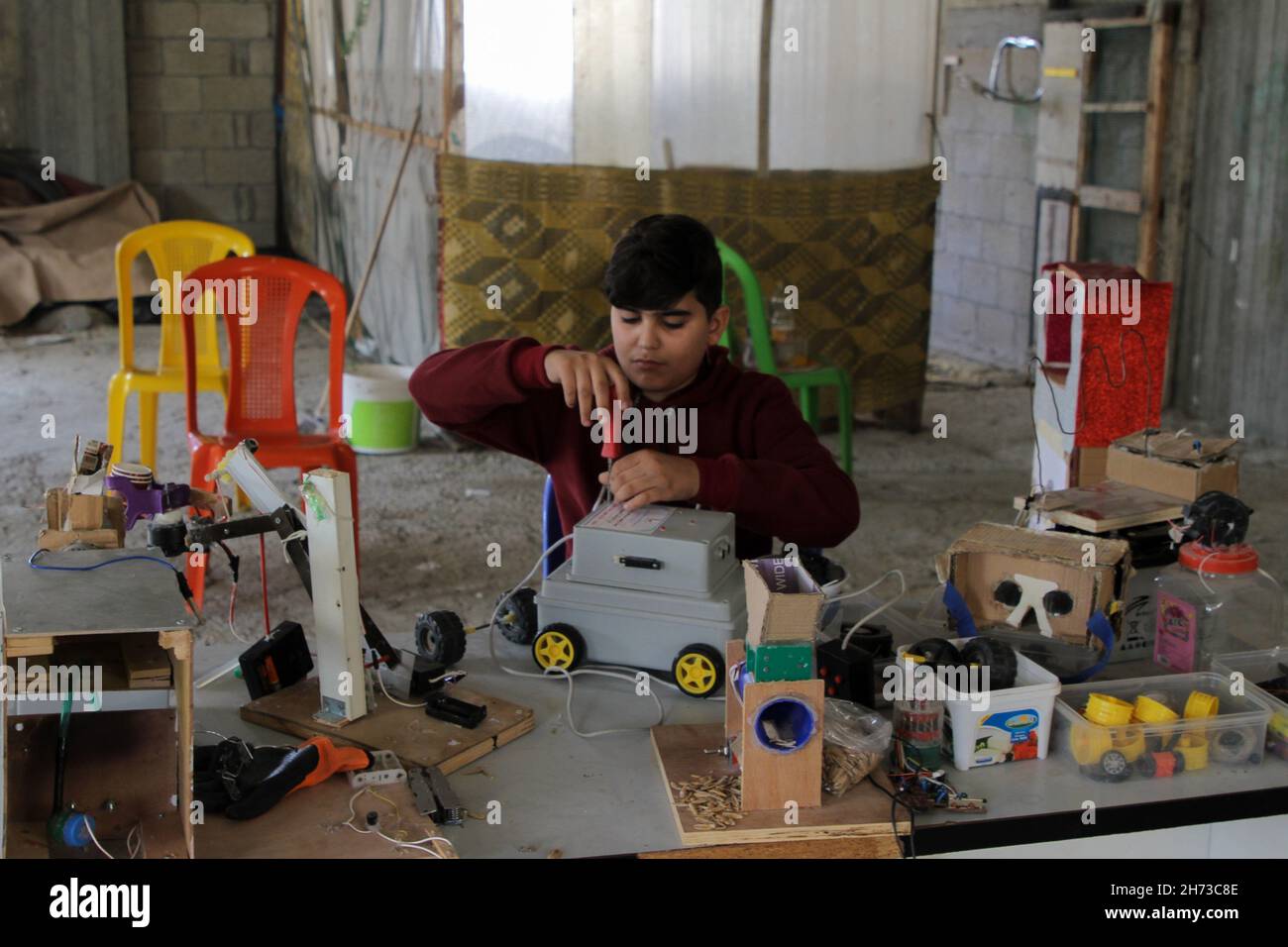 Gaza. 15th Nov, 2021. Palestinian Mohammed al-Halaq works on his ...