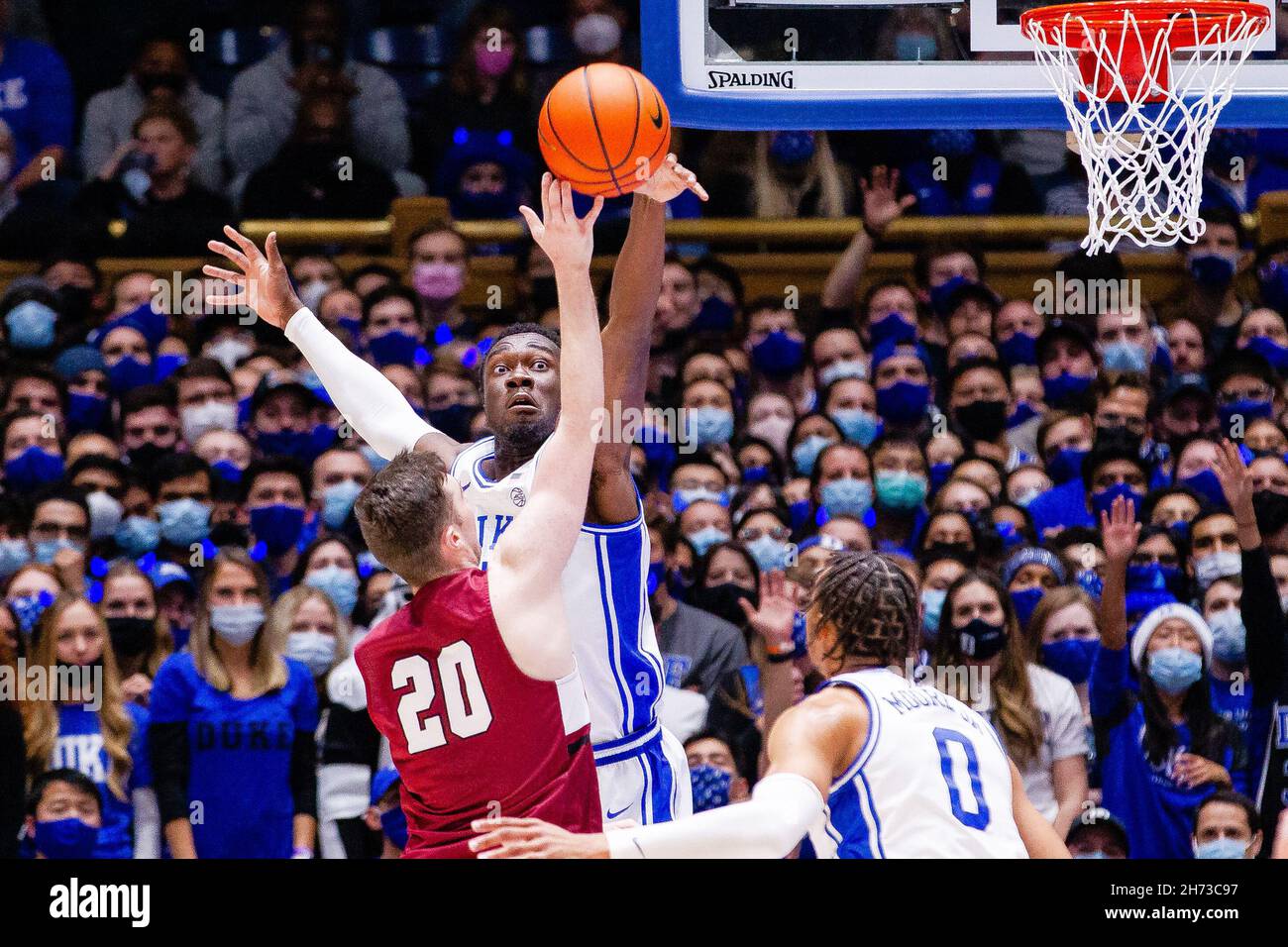 November 19, 2021: Duke Blue Devils center Mark Williams (15) blocks ...