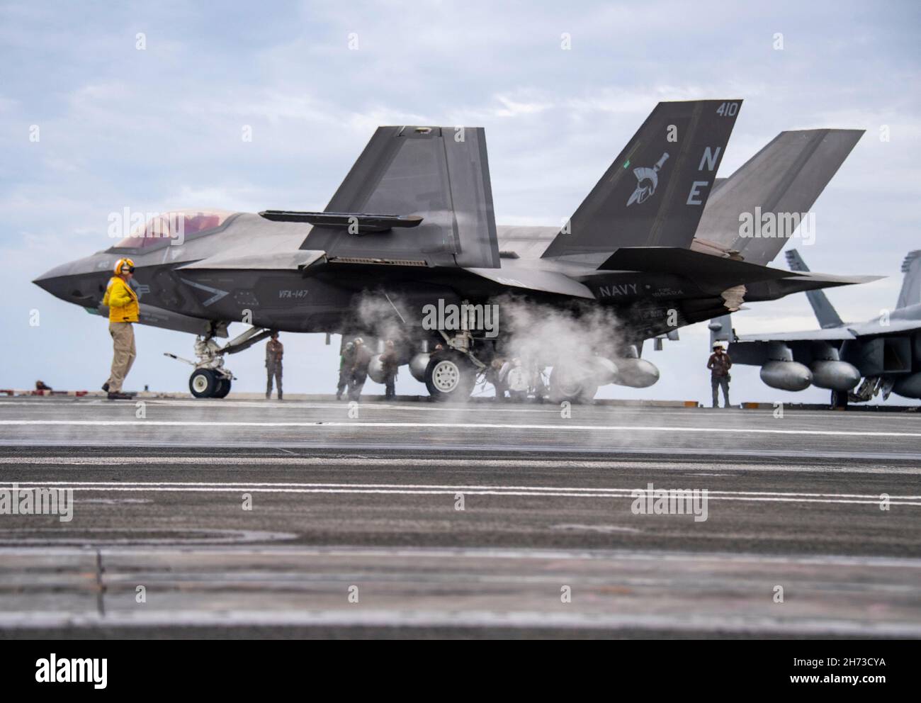 211118-N-HH215-1033 PHILIPPINE SEA (Nov. 18, 2021) An F-35C Lightning II, assigned to the ...