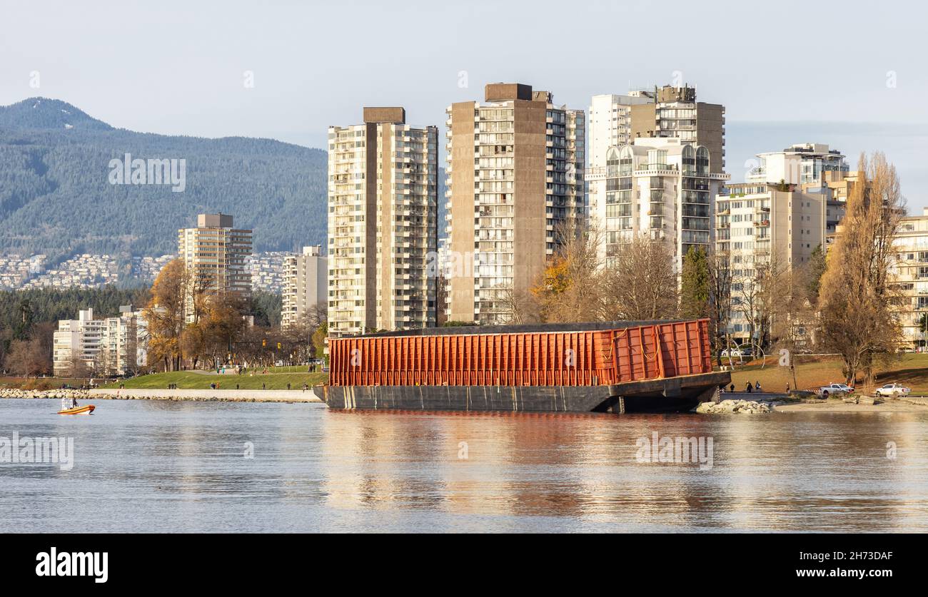 Canada vancouver barge beach hi-res stock photography and images - Alamy