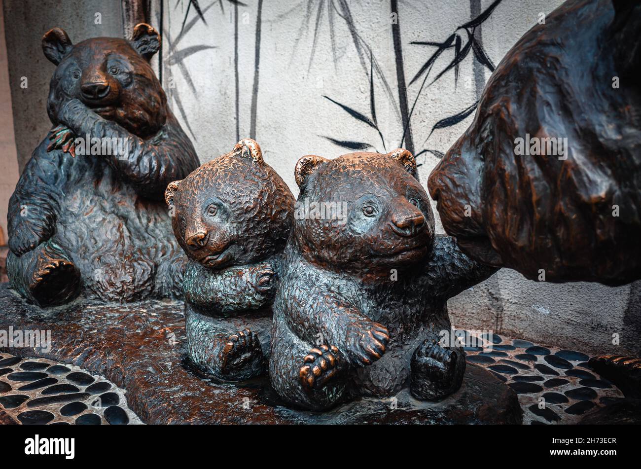 Animal Statue At Zoo High Resolution Stock Photography and Images - Alamy