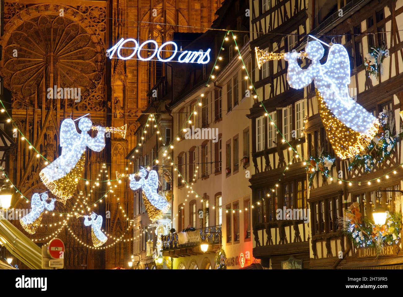 Lightening street lights hi-res stock photography and images - Alamy