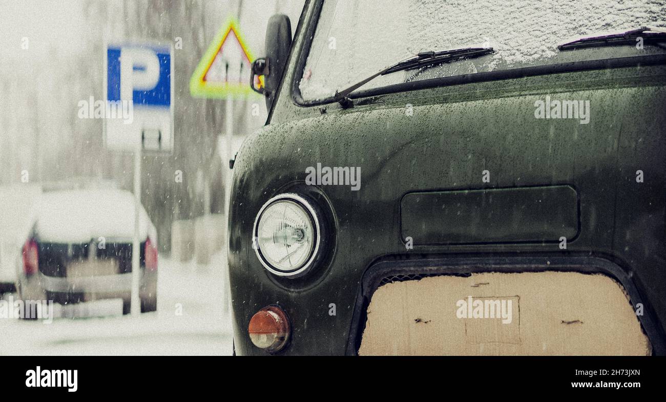 Semi truck parking sign hi-res stock photography and images - Alamy