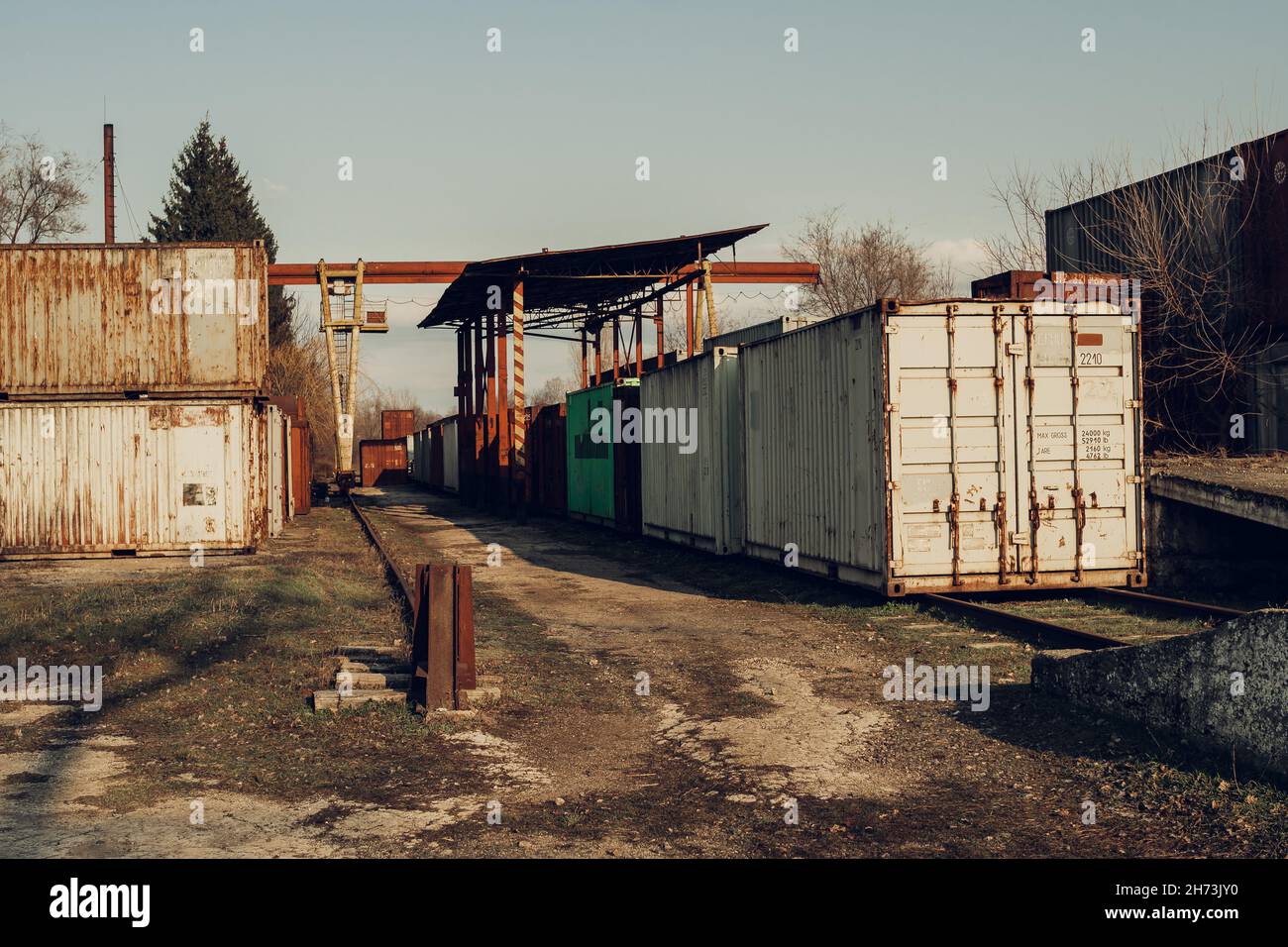 Gantry moving shipping containers hi-res stock photography and images ...