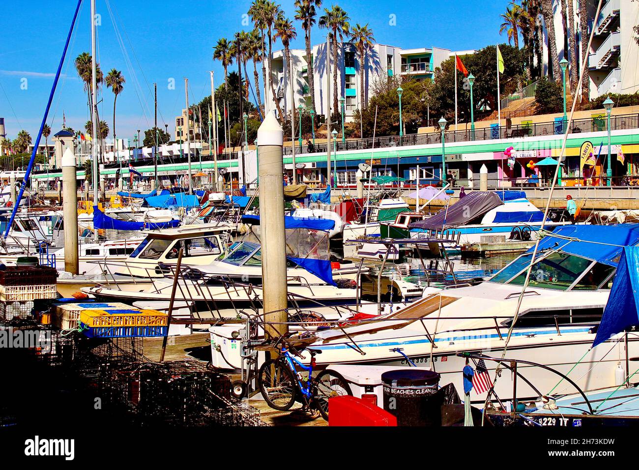 Cluttered boats hi-res stock photography and images - Alamy