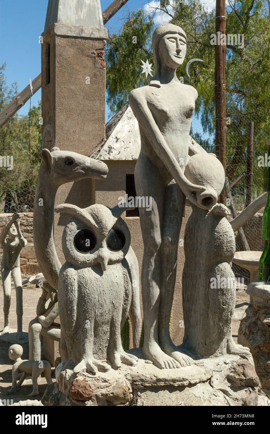 Statues at The Owl House, home of the artist Helen Martins, Nieu ...