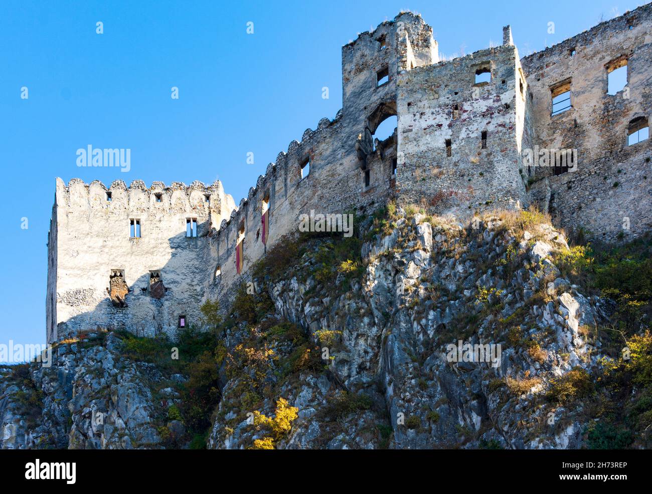 Beckov (Beckow): Beckov Castle in , , Slovakia Stock Photo - Alamy