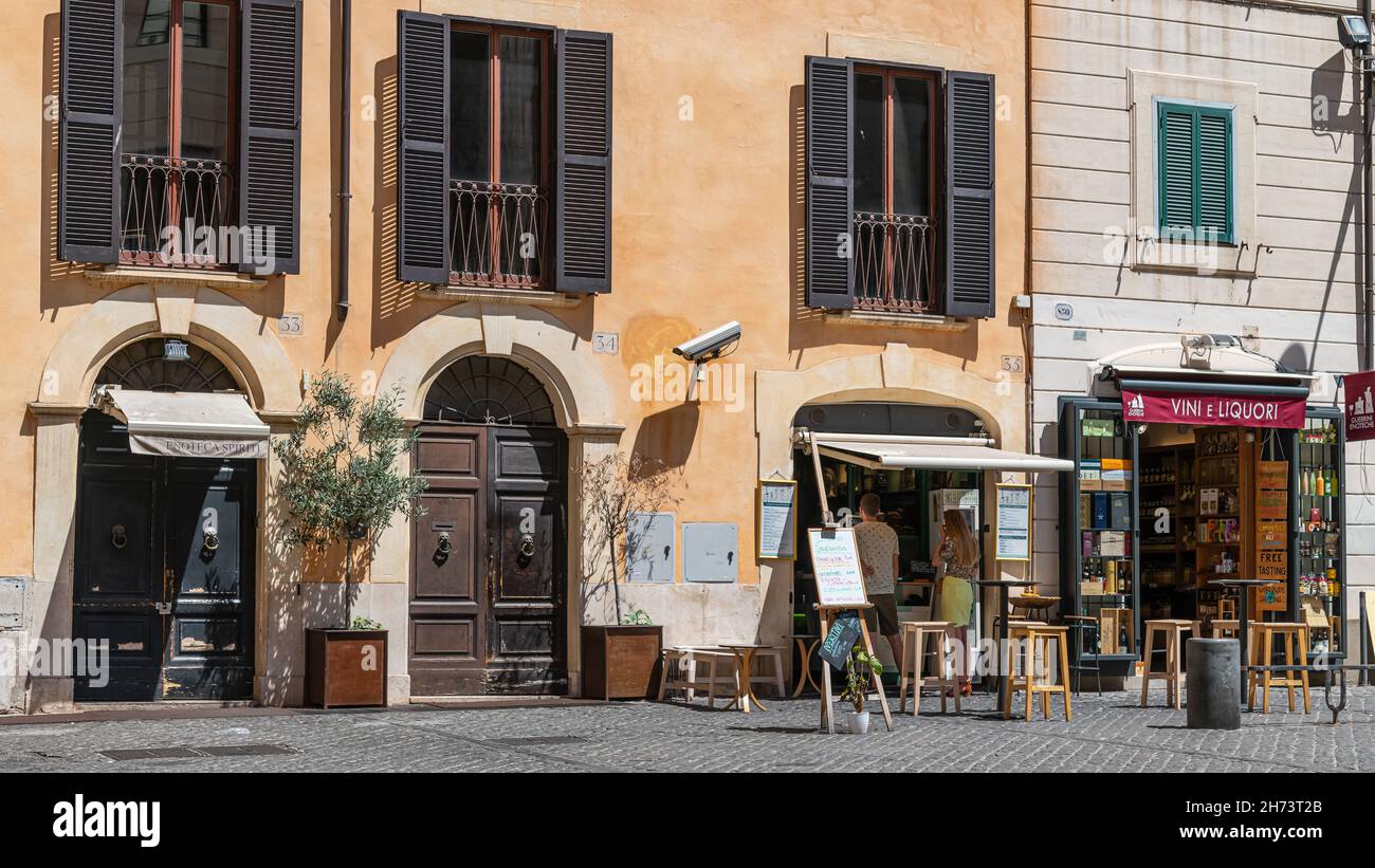 Cosy bars restaurants in hi-res stock photography and images - Alamy