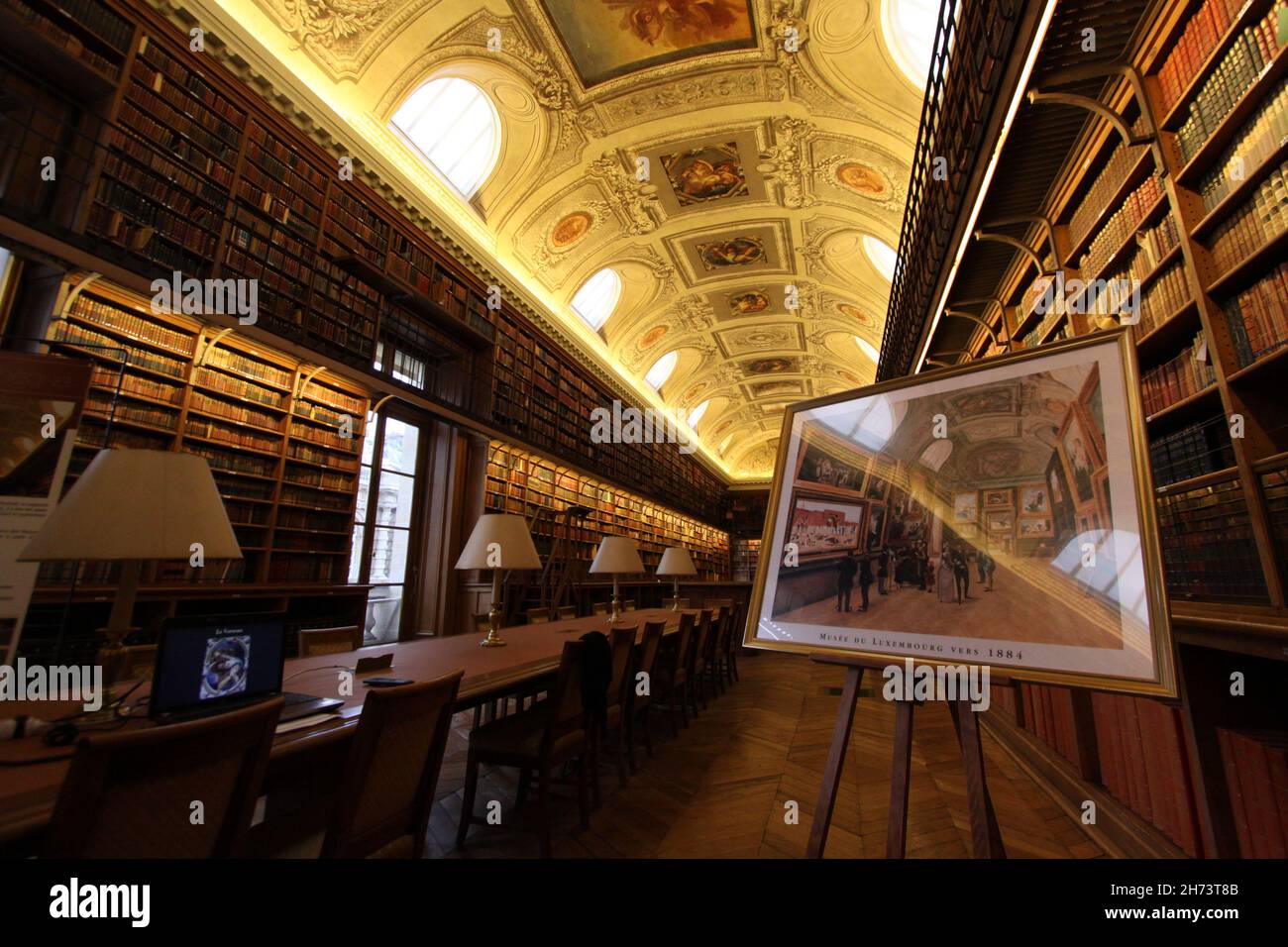 PARIS, FRANCE, SEPEMBER 17, 2011 : interiors architectural details of ...
