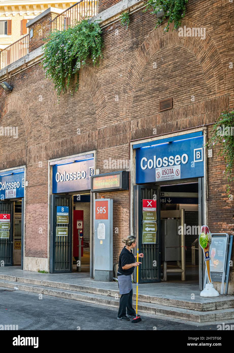 Colosseum station hi-res stock photography and images - Alamy