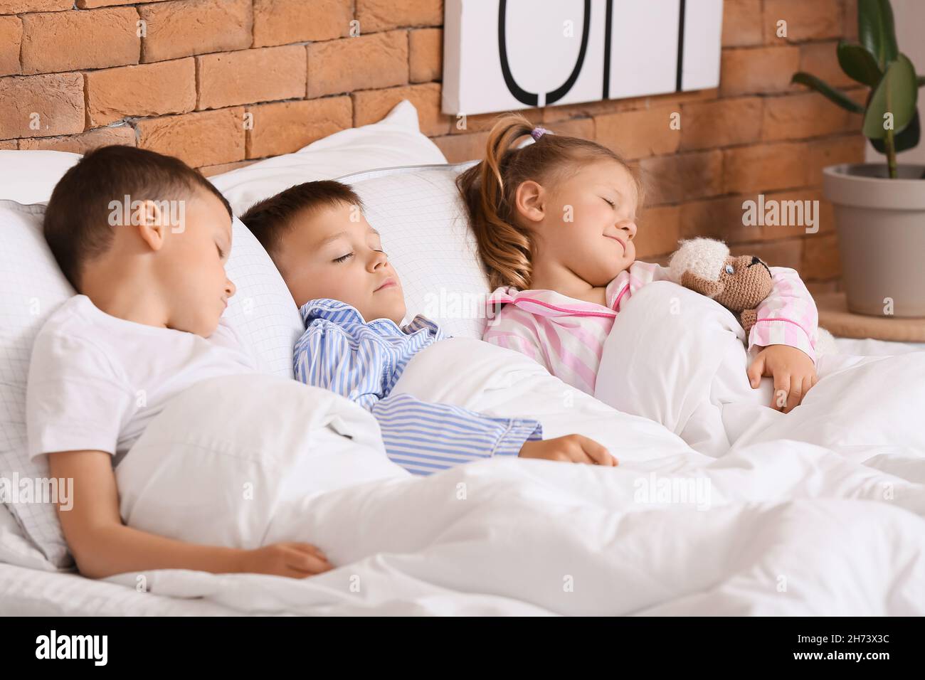 Little children sleeping in bed at home. Family bedtime Stock Photo - Alamy