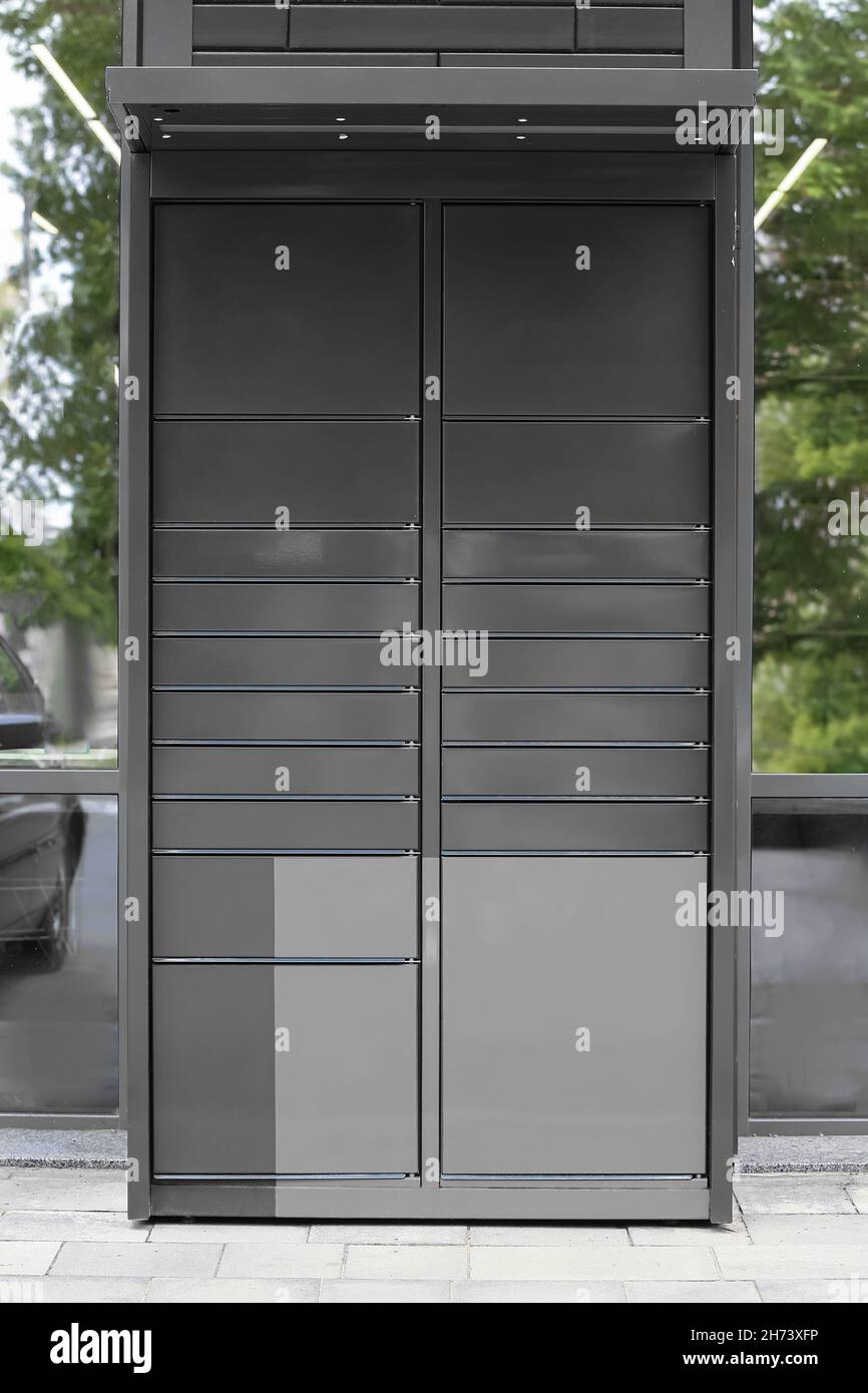 Automated self service post terminal machine Stock Photo - Alamy