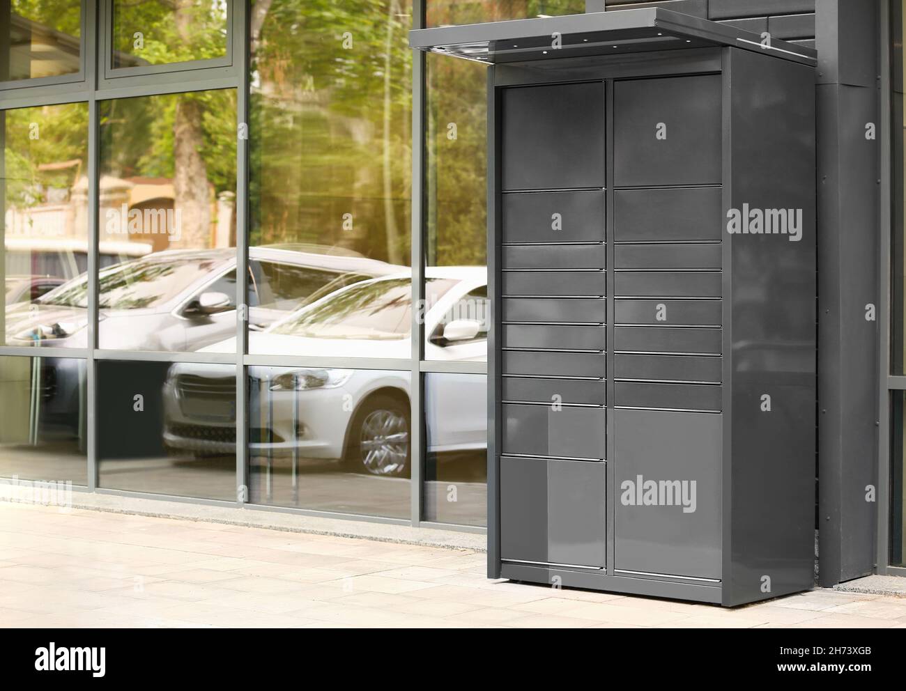 Automated self service post terminal machine Stock Photo - Alamy