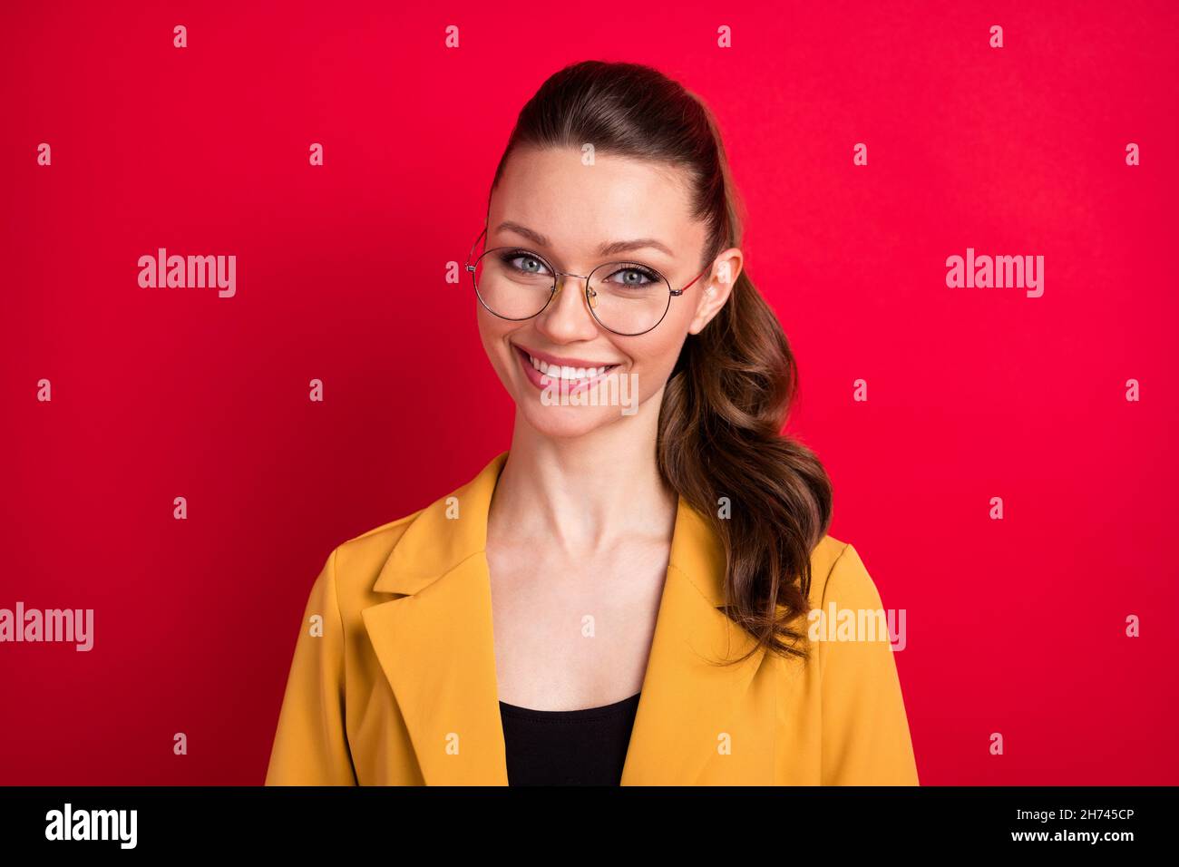 Woman brown hair ponytail headshot hi-res stock photography and images ...
