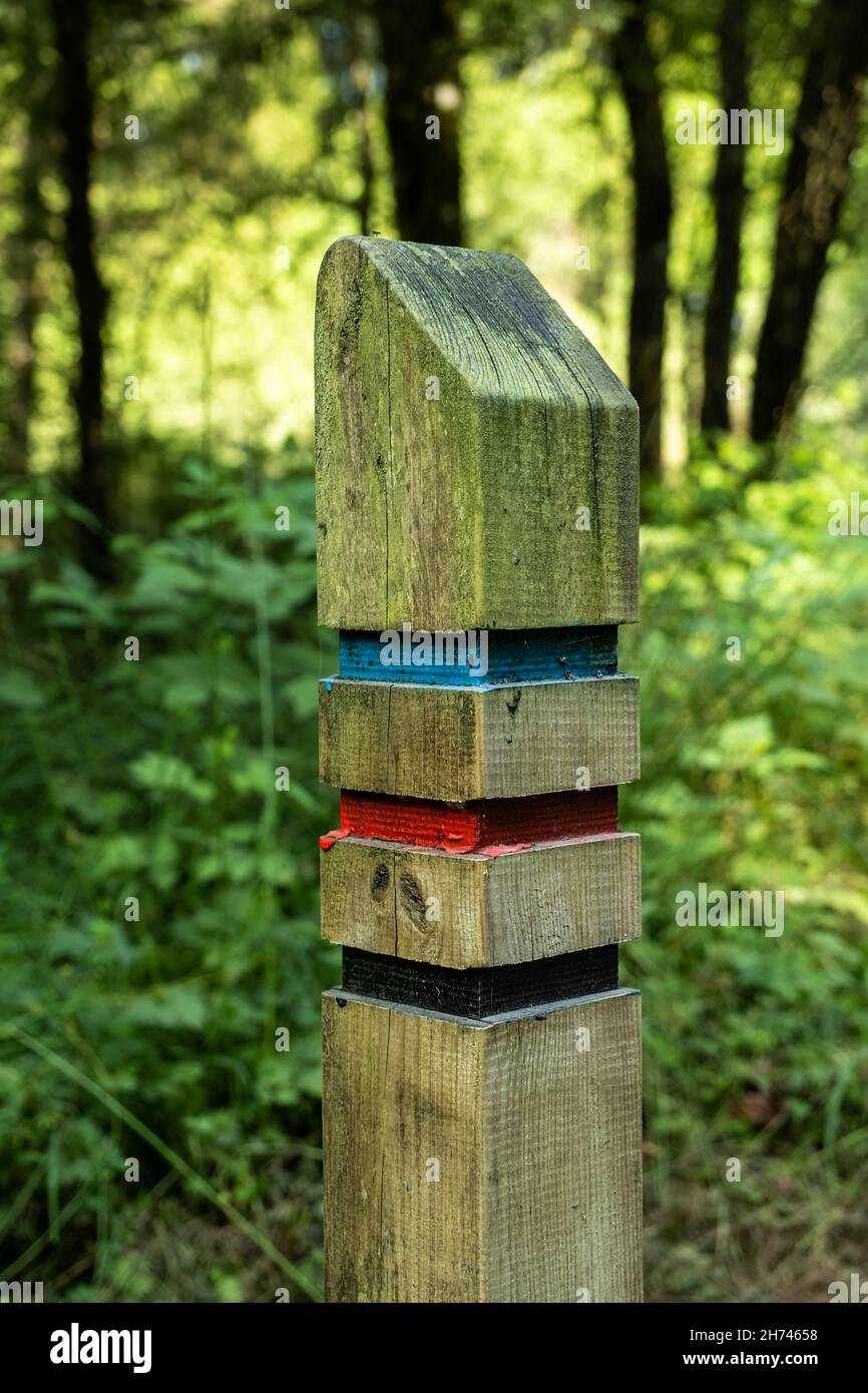 Trail markings hi-res stock photography and images - Alamy