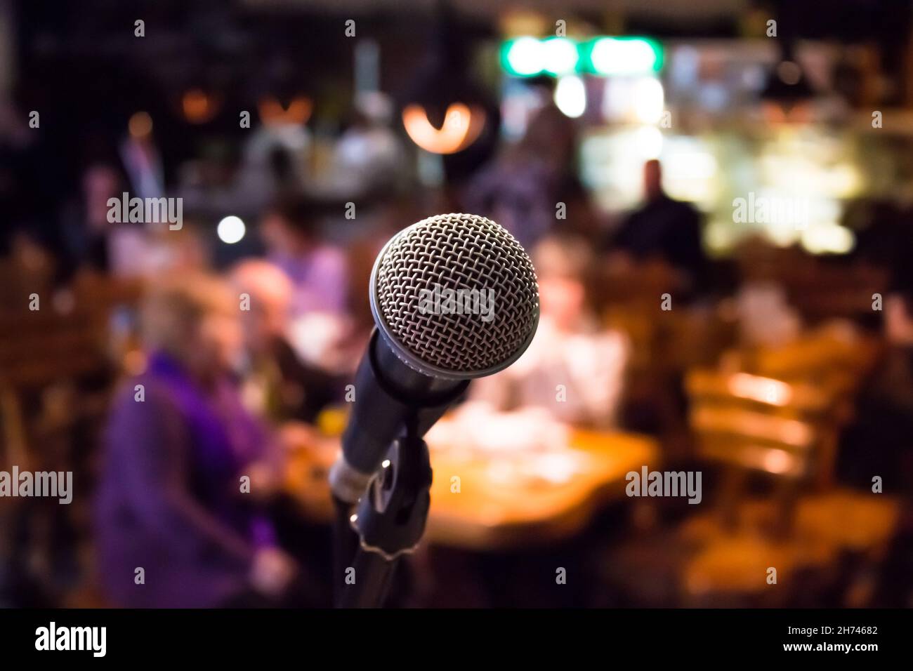 In jazz club hi-res stock photography and images - Alamy