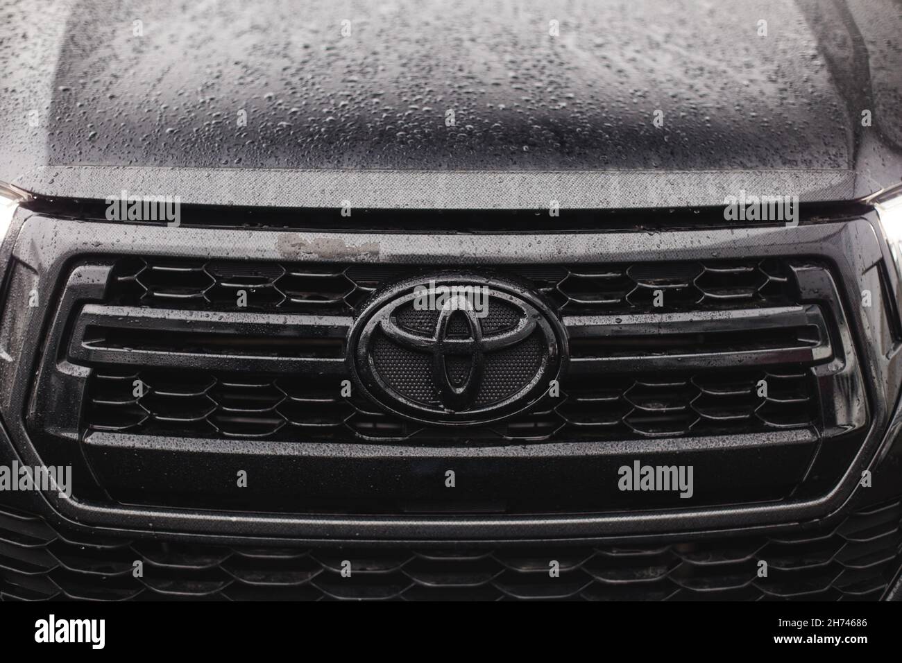 New metal radiator grill hi-res stock photography and images - Alamy