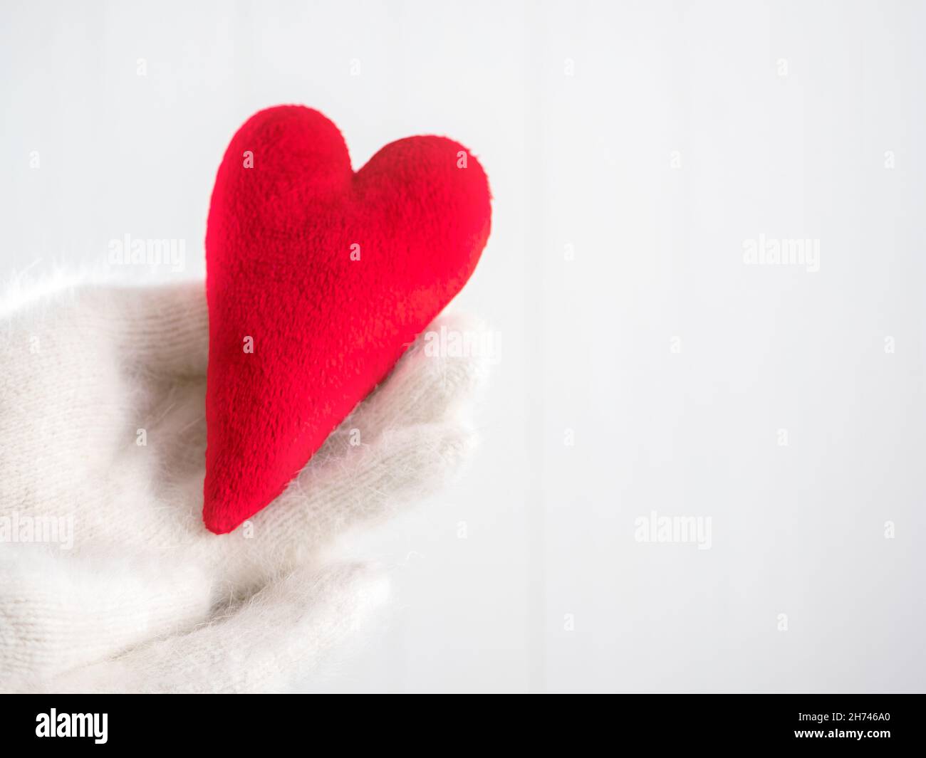 Red velvet gloves hi-res stock photography and images - Alamy