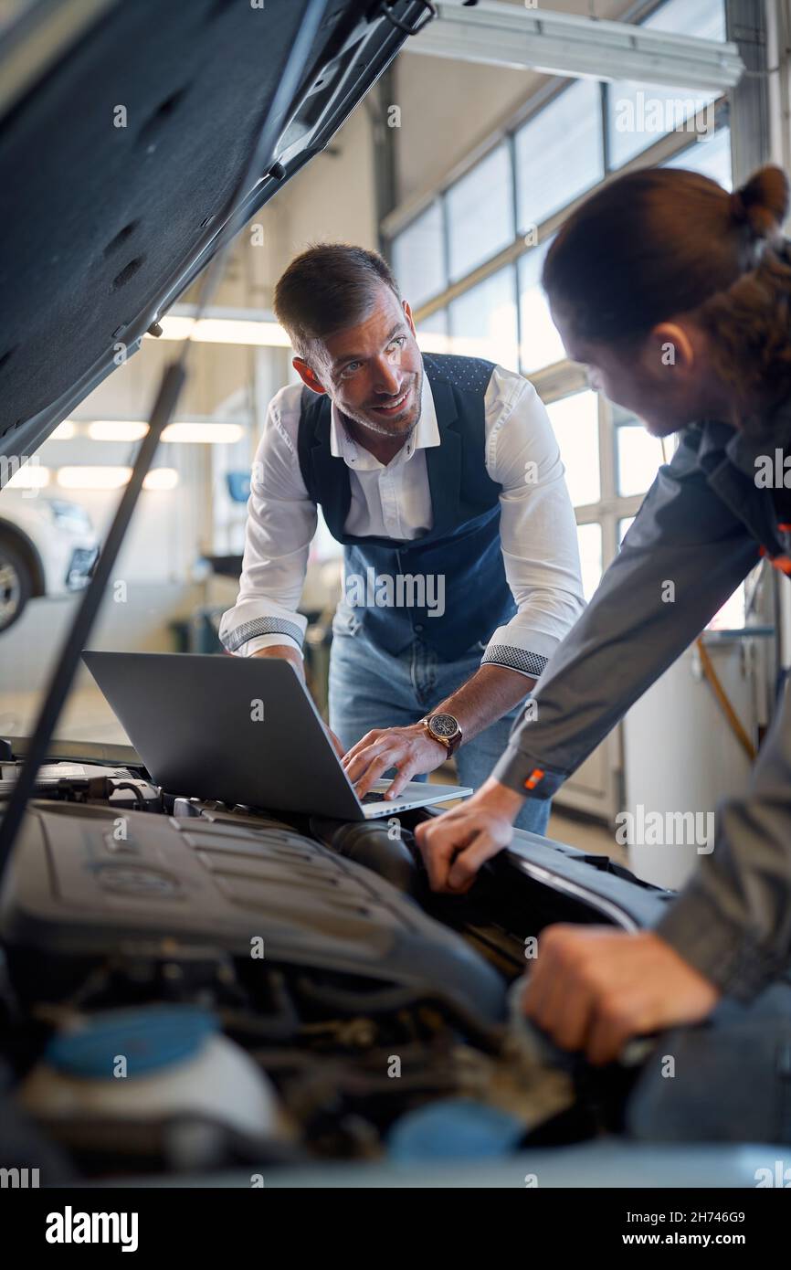Man young workshop mechanical mechanics hi-res stock photography and ...