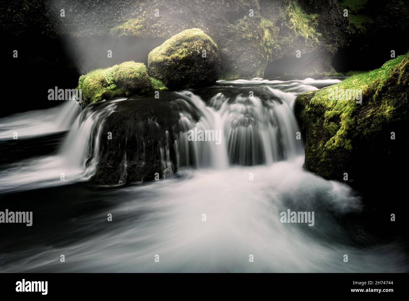 Mossy cave waterfall hi-res stock photography and images - Alamy