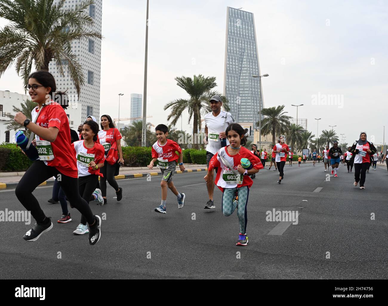 Marathon in the city hi-res stock photography and images - Alamy