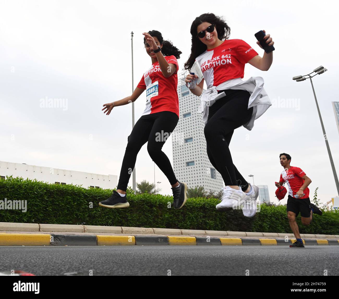 Marathon in the city hi-res stock photography and images - Alamy